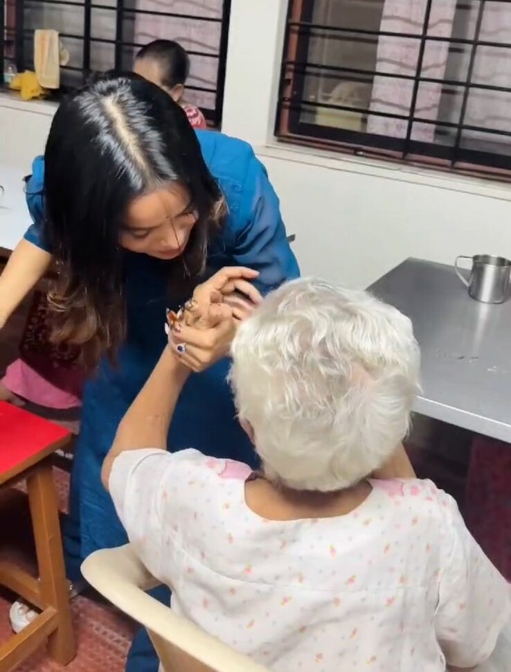 Celebrating Kindness: The Inspiring Act of Manisha Rani on Mother's Day ...